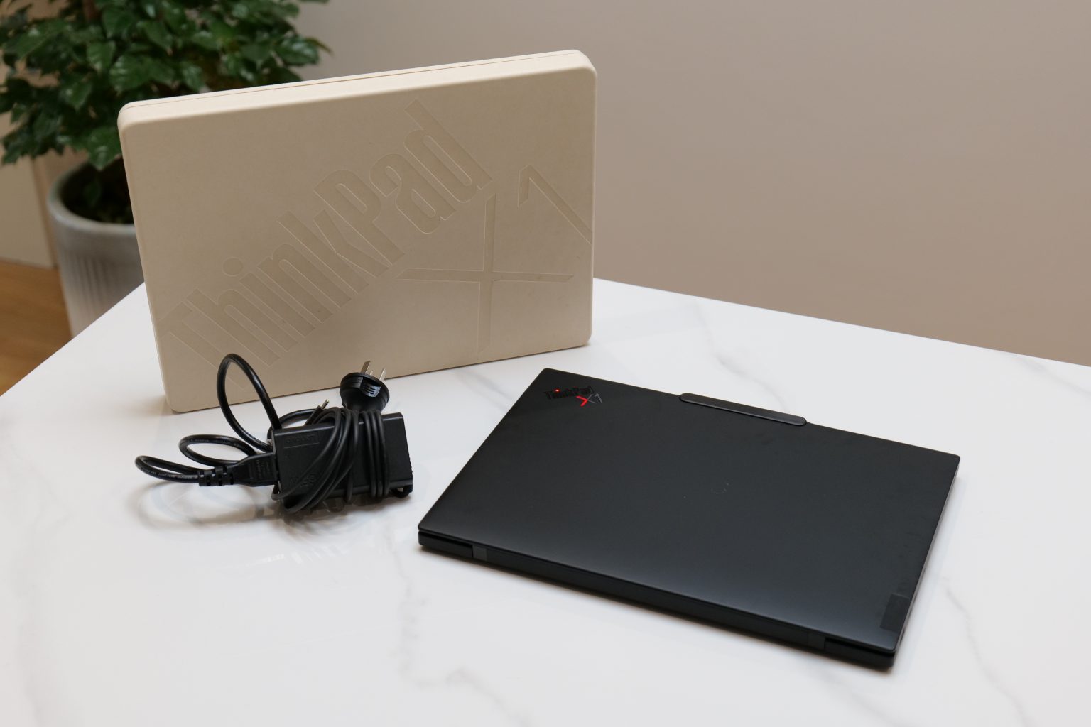 ThinkPad X1 Carbon AI 2024：焕然一新，全面升级！ – 笔记本电脑评测